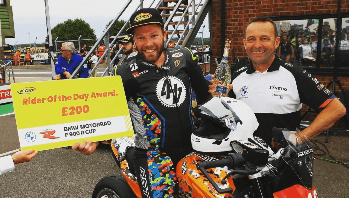 Boothy de 44 Teeth Regresa Triunfante a la Pista con Determinación ...